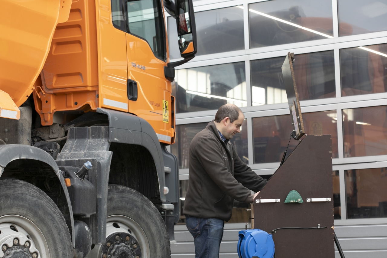 Rund um LKW – Unsere Dienstleistungen – H.Oeltjenbruns GmbH KFZ-NFZ ...